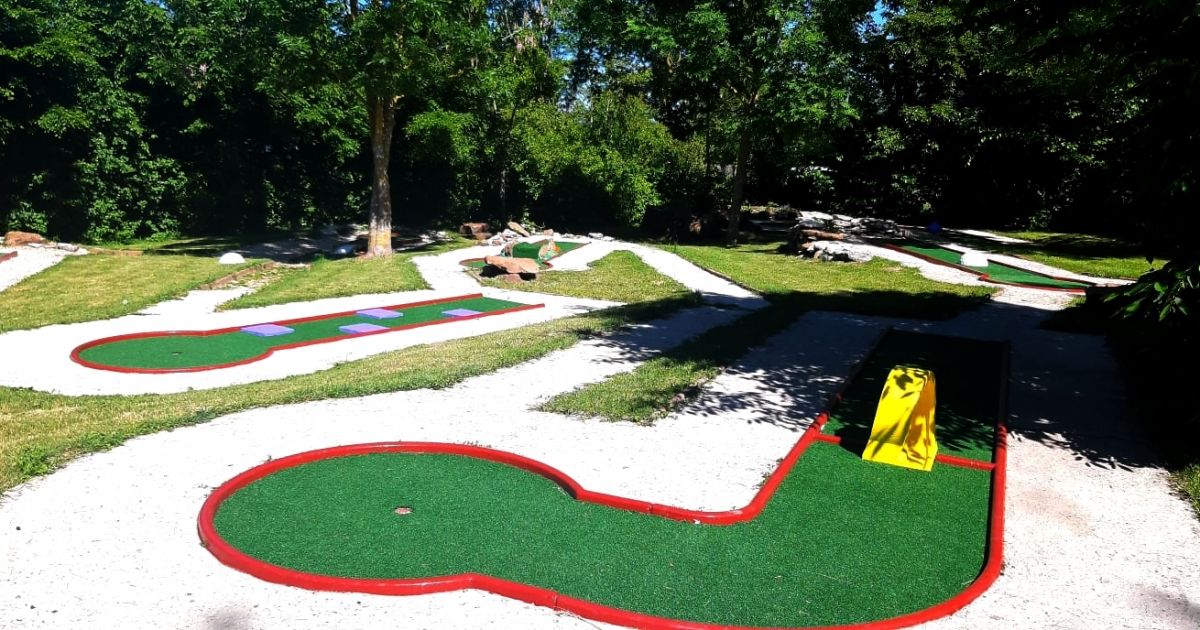 Mini-Golf - Activité du parc - Aventure Land